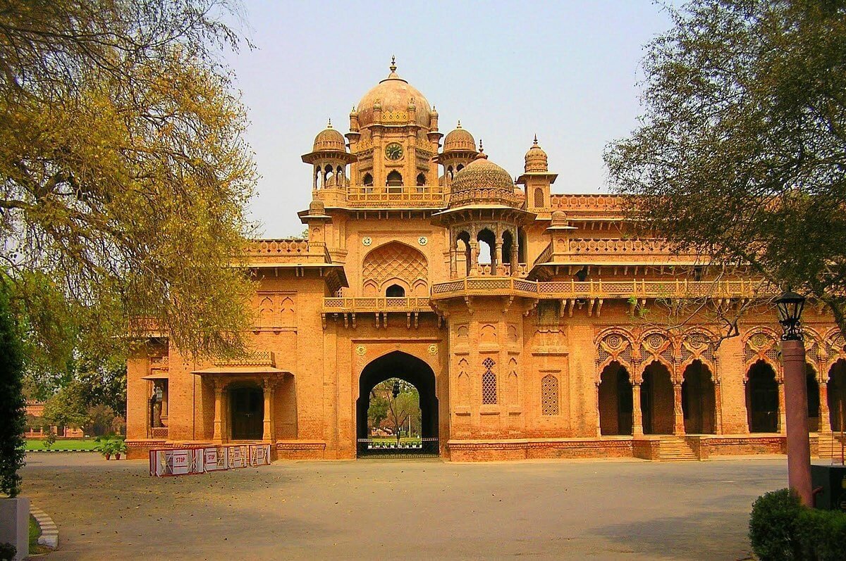 Top 10 Best Colleges in Pakistan - PakFeed